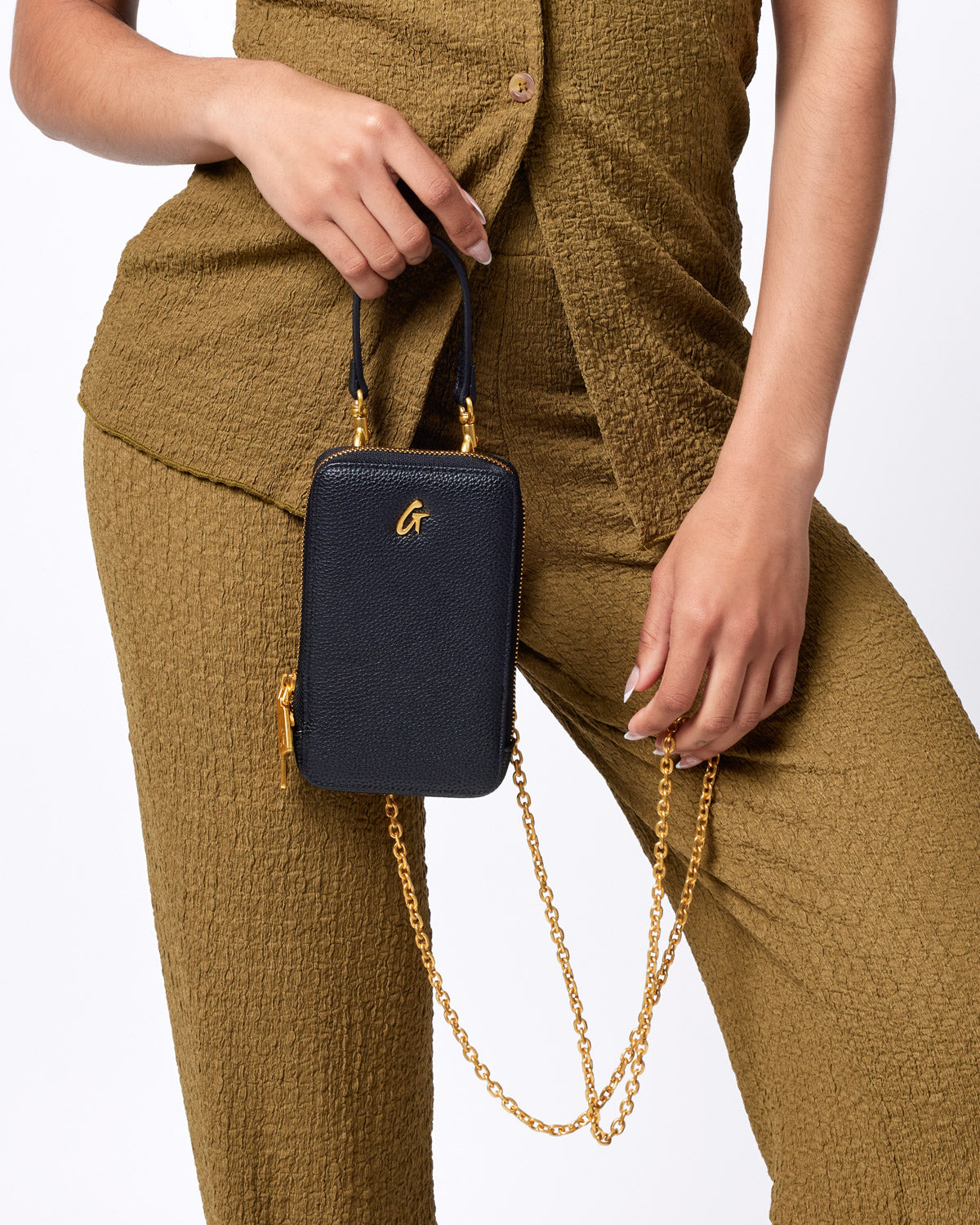 Pebble Phone Crossbody - Black | Adjustable Strap | Zip Closure | Chic ...